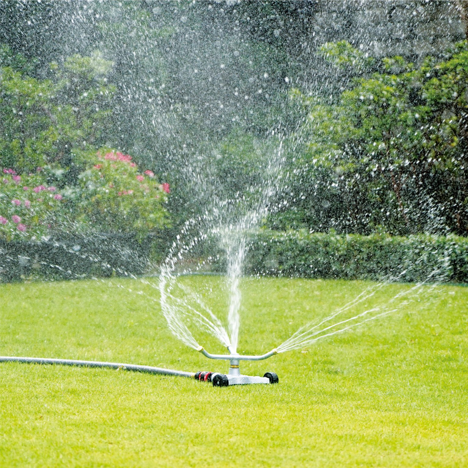 Metal 3-Arm Revolving Sprinkler on Wheel Base - Eden Garden